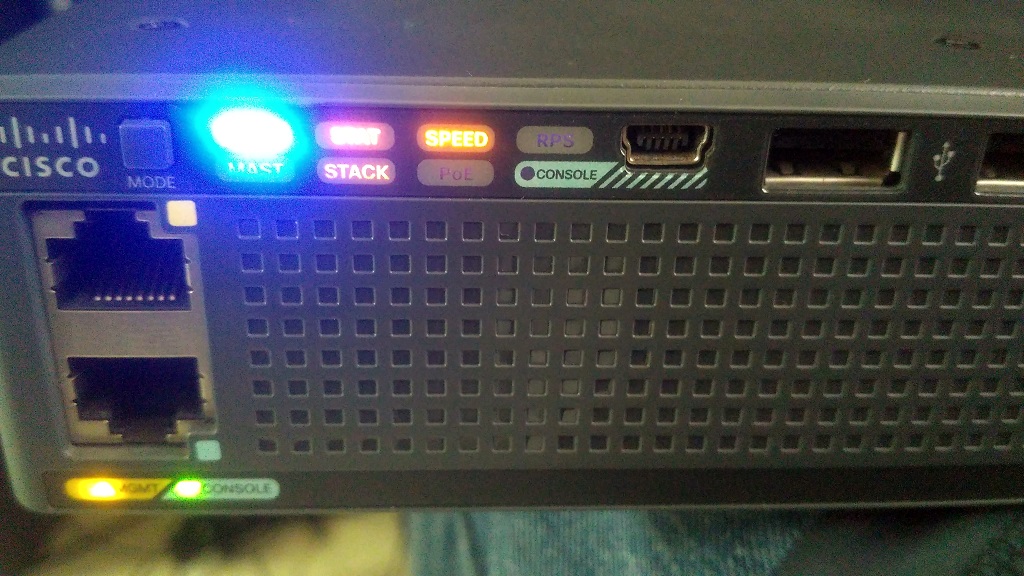 Solved: Switch WS-C2960X-24PS-IN Blinking Lights - Cisco Community