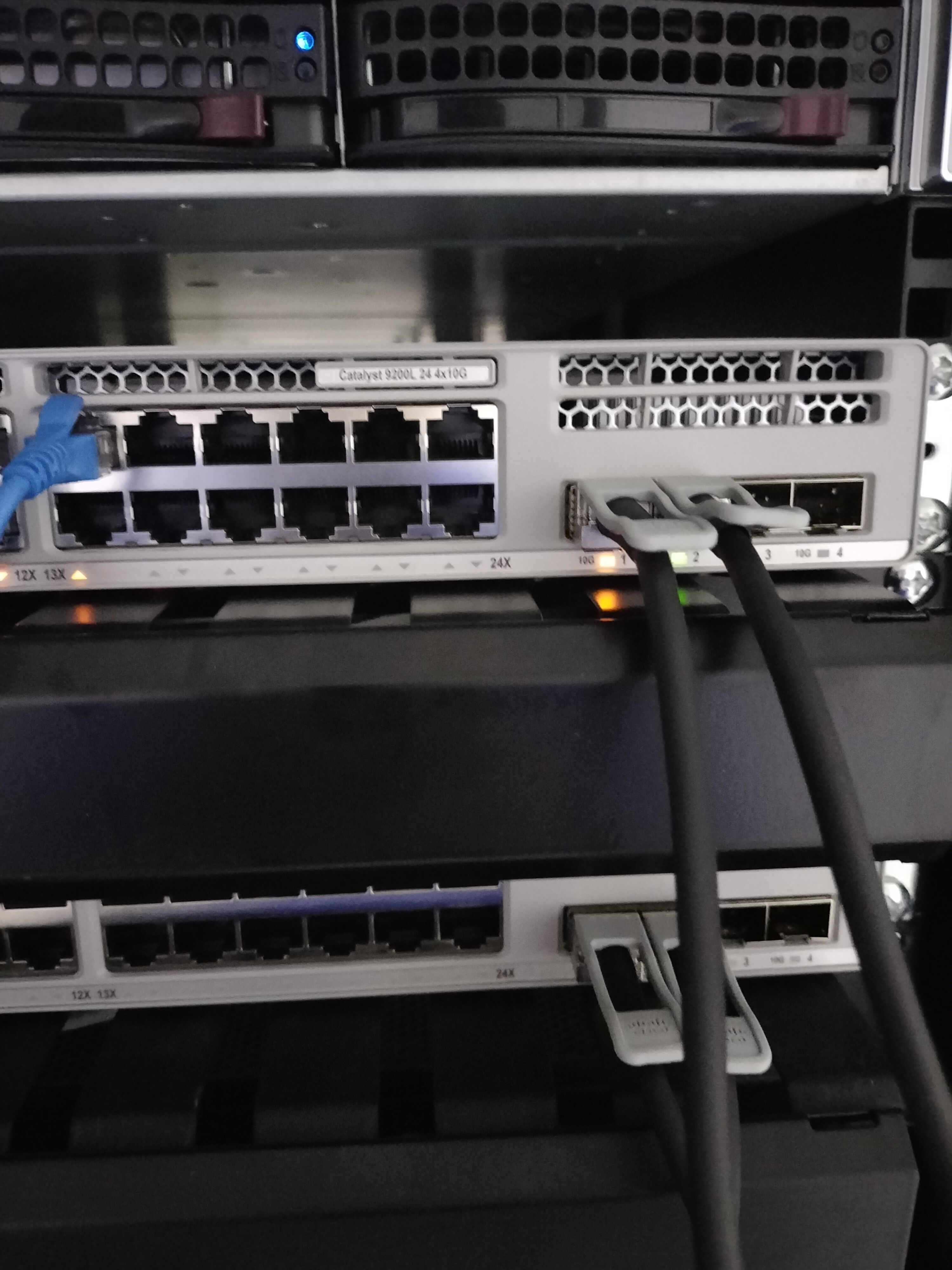 Solved: 2 C9200L-24T-4X-E how to stack - Cisco Community