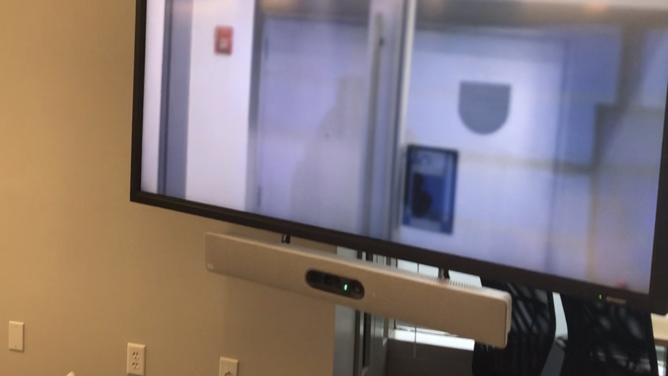 Roomkit plus direct mount to monitor? - Cisco Community